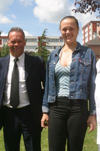 Cynthia Compain,danseuse au Lido de Paris et championne cycliste ...