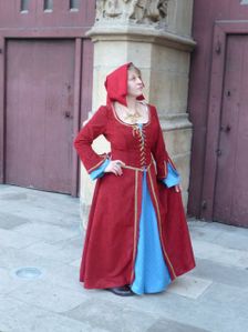 Robe Médiévale Aliénor - Le blog de Korrigan la costumière