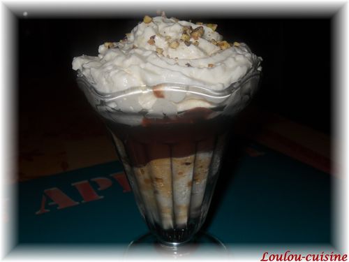 Coupe glacée à la crème dessert et chantilly - La Cuisine de Loulou