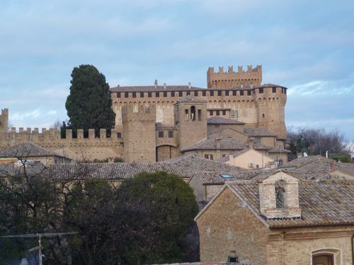 Gradara, son bourg fortifié et son magnifique château - Le Case di Chloé