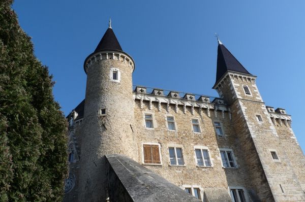LE CHATEAU DE VAREY : La Légende de la " Dame de Varey " - Le blog de ...