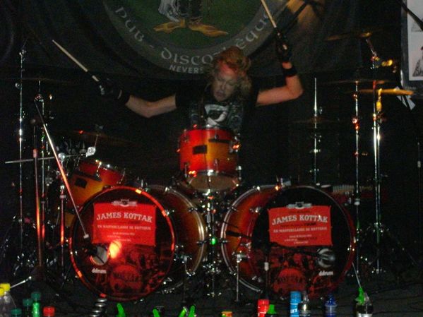 JAMES KOTTAK (SCORPIONS) en Masterclass à Nevers (58) - KISSIN' TIME ...