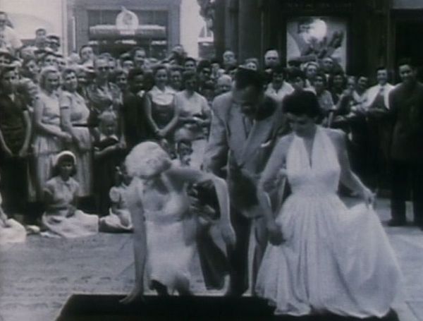 Captures d'images : Marilyn et Jane Russell sur le Walk of Fame à ...