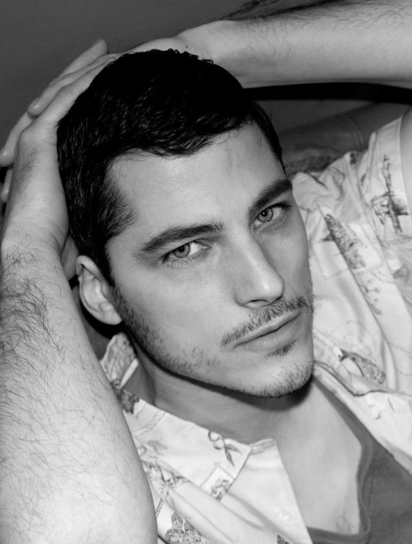 Atesh Salih par Andrea Vecchiato@Seventh Man - Men's Runway